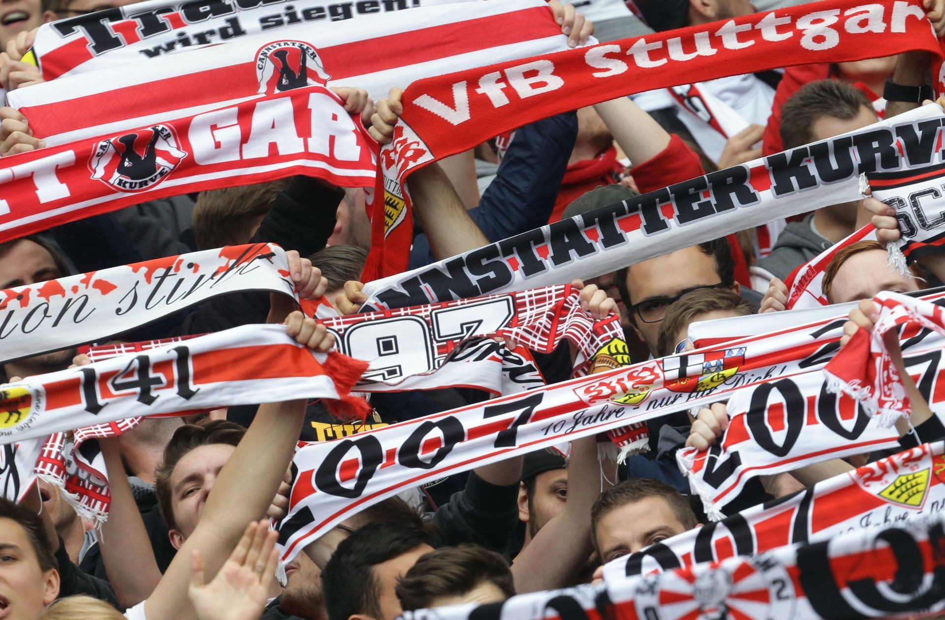 Fanzug nach Hannover: Für VfB-Fans beginnt die Party schon in Stuttgart ...