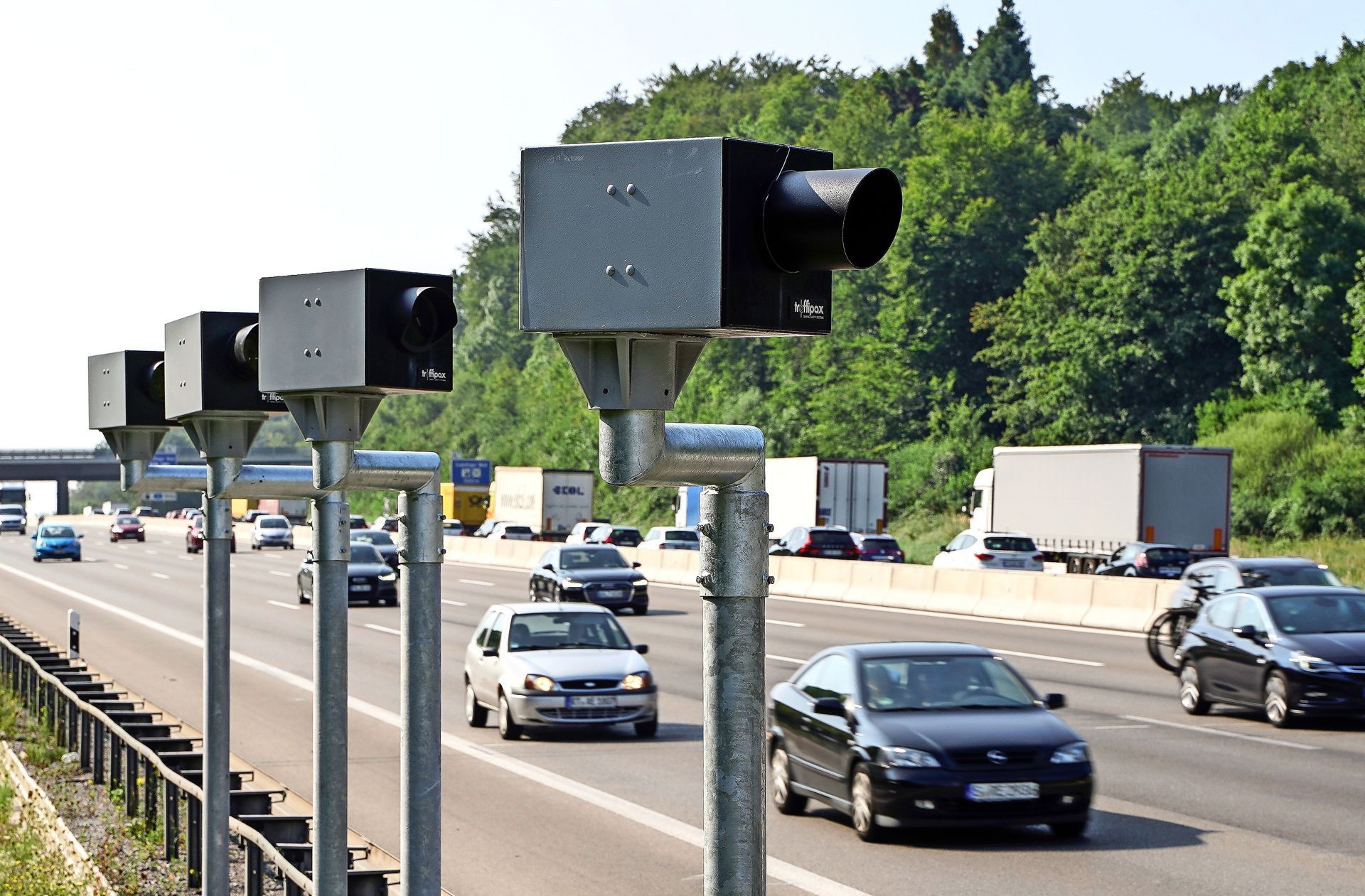 Tempoüberwachung auf der A8: So viel bringen die Blitzer zwischen Kreuz ...