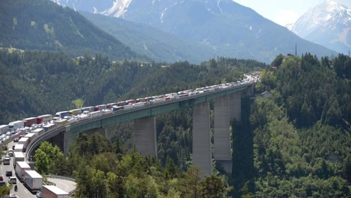 Faszinierend San Bernardino Tunnel Sperrung Ebenbild