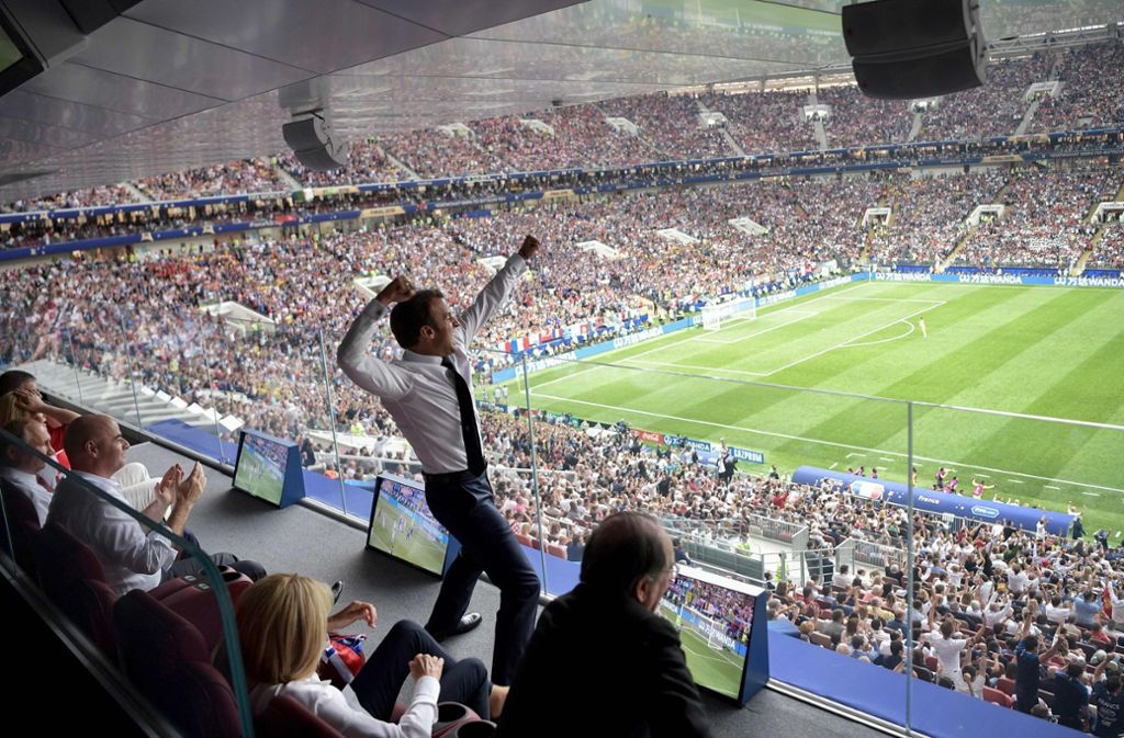 Fußball-WM 2018: Macron feiert ausgelassen Weltmeistertitel der Équipe ...