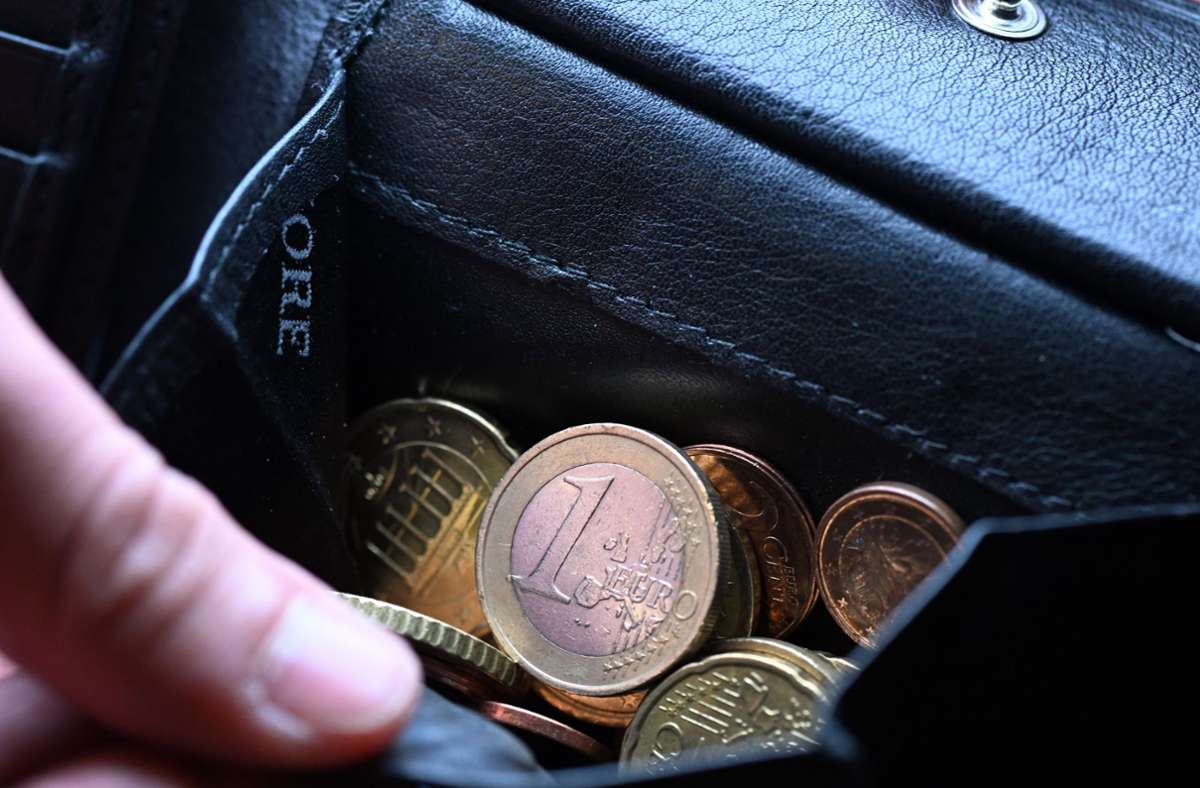 Senior in Möhringen reingelegt: 50 Euro aus Geldbeutel gestohlen ...