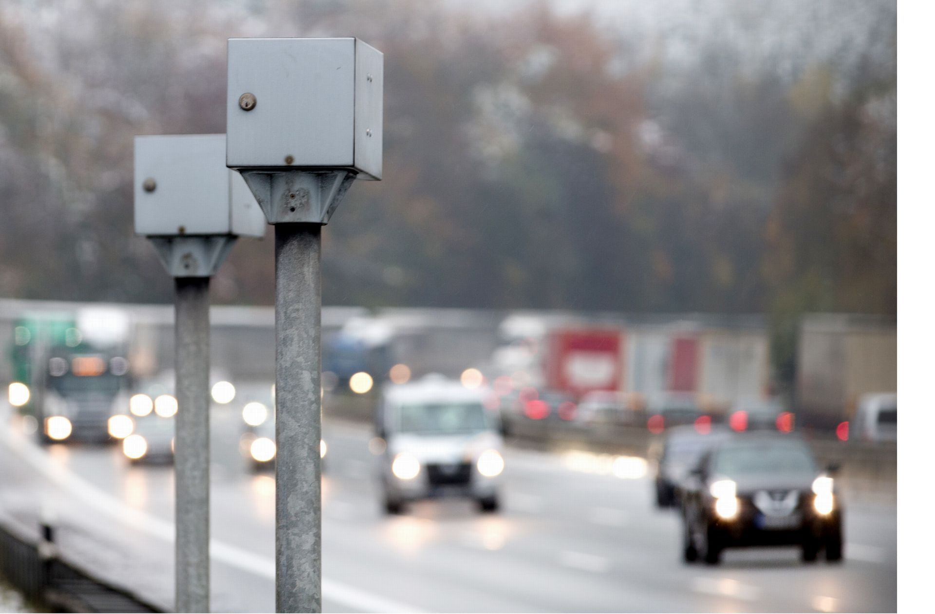 A8 zwischen Stuttgart und Leonberg: Polizei stellt Autobahn-Blitzer ...